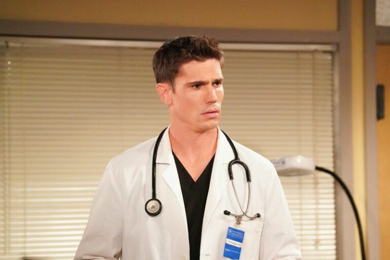 Tanner Novlan Height, Age, Wife, Children, Family, Biography ...