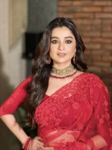 Darshana Banik Height, Age, Boyfriend, Family, Biography » StarsUnfolded