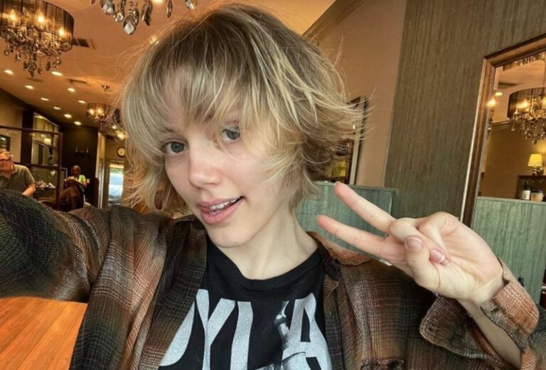 Grace Van Dien Height, Age, Boyfriend, Family, Biography » StarsUnfolded