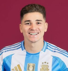 Julian Alvarez Height, Age, Girlfriend, Family, Biography » StarsUnfolded