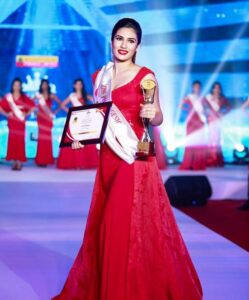 Tarini Kalingarayar Height, Age, Husband, Family, Biography » StarsUnfolded