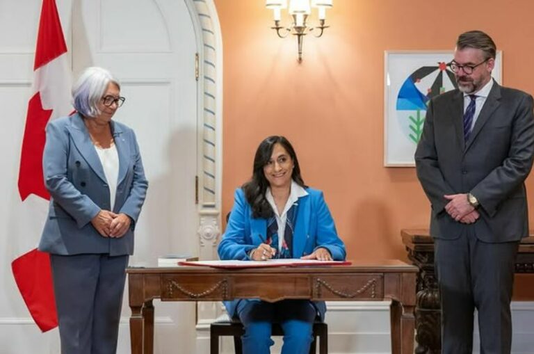 Anita Anand Height, Age, Husband, Family, Biography » StarsUnfolded