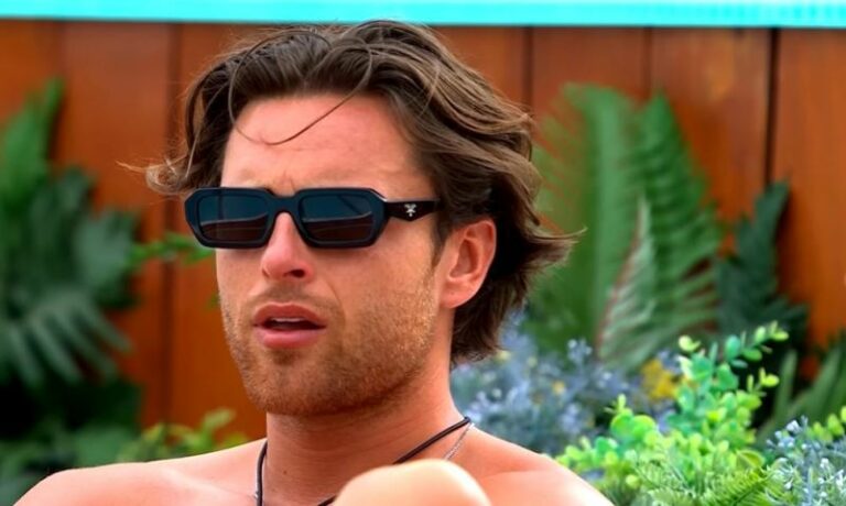 Casey O'Gorman Height, Age, Girlfriend, Family, Biography » StarsUnfolded