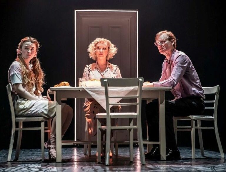 Charlie Brooks Height, Age, Boyfriend, Children, Family, Biography ...