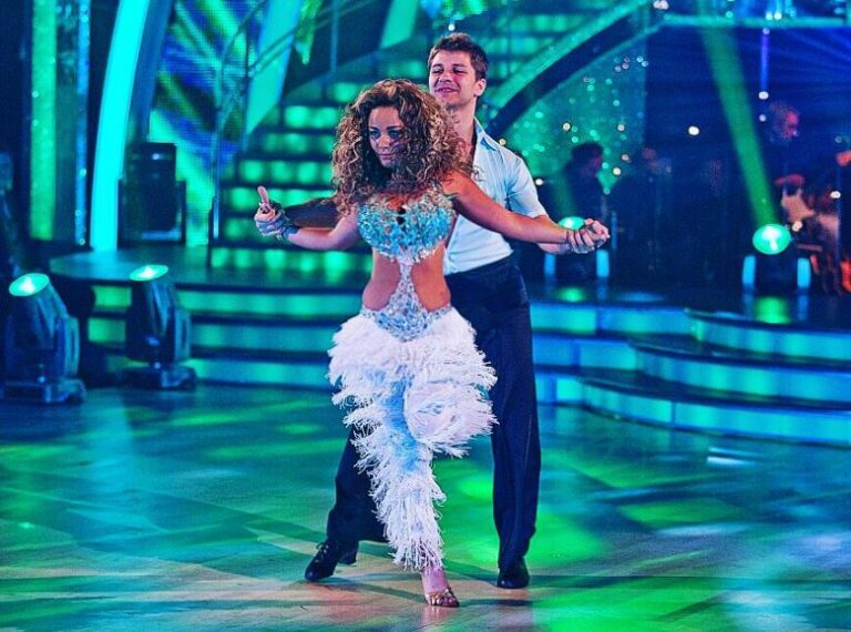 Chelsee Healey Height, Age, Husband, Children, Family, Biography ...