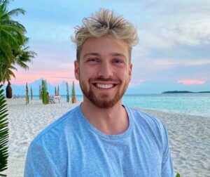 Sam Thompson Height, Age, Girlfriend, Family, Biography » StarsUnfolded