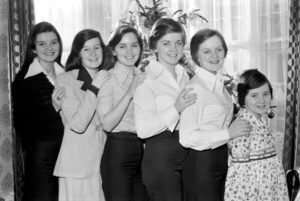 Linda Nolan Age, Death, Husband, Family, Biography » StarsUnfolded