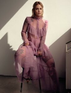 Valerie Roberts Height, Age, Husband, Children, Family, Biography ...