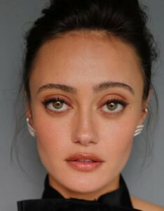 Ella Purnell Height, Age, Boyfriend, Family, Biography » StarsUnfolded