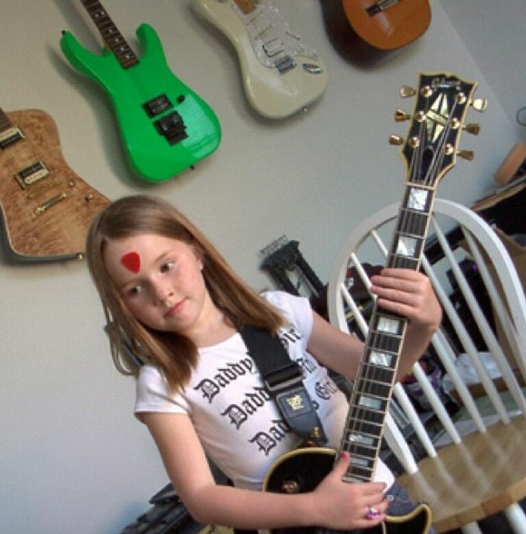 Kaitlyn Dever Height, Age, Family, Biography » StarsUnfolded