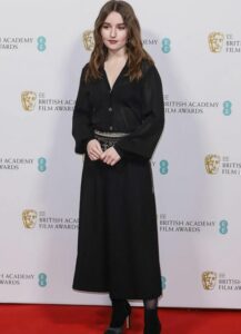 Kaitlyn Dever Height, Age, Family, Biography » StarsUnfolded