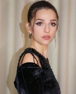 Marisa Abela Height, Age, Boyfriend, Family, Biography » StarsUnfolded