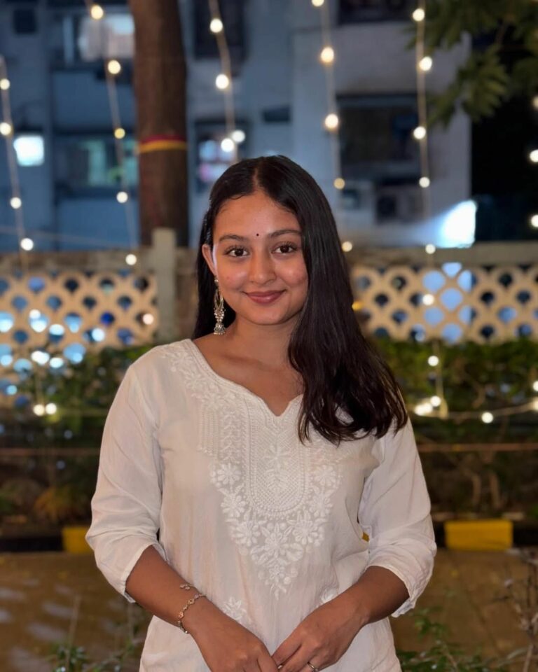 Shruti Bhist Height, Age, Family, Biography » StarsUnfolded