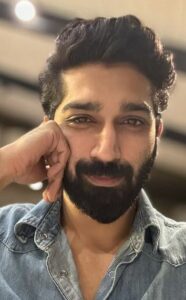 Nilavuku En Mel Ennadi Kobam Actors, Cast & Crew » StarsUnfolded