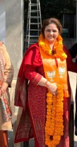 Swati Singh (Parvesh Verma's Wife) Age, Caste, Children, Family ...