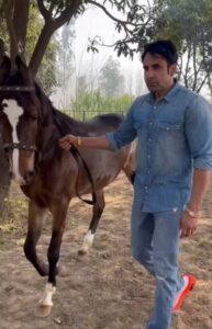 Anuj Chaudhary (DSP) Height, Age, Wife, Children, Family, Biography » StarsUnfolded