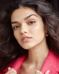 Rachel Zegler Height, Age, Boyfriend, Family, Biography » StarsUnfolded