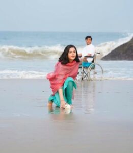 Aneet Padda Height, Age, Family, Biography » StarsUnfolded