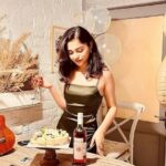 Aneet Padda Height, Age, Family, Biography » StarsUnfolded