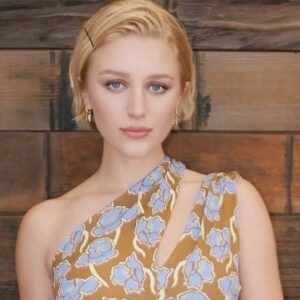 Julia Schlaepfer Height, Age, Family, Biography » StarsUnfolded