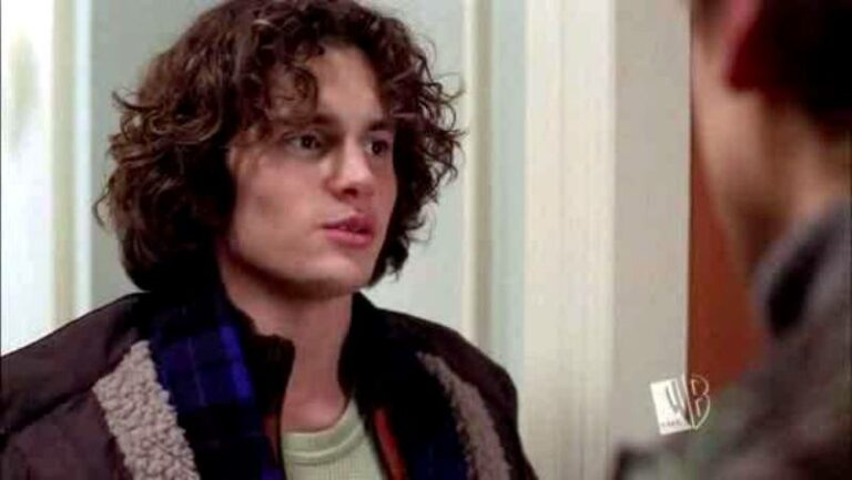 Penn Badgley Height, Age, Girlfriend, Wife, Children, Family, Biography ...