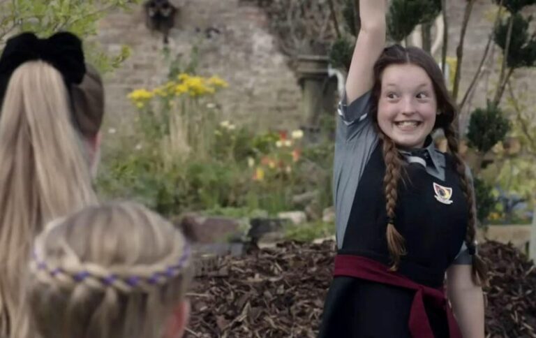 Bella Ramsey Height, Age, Family, Biography » StarsUnfolded