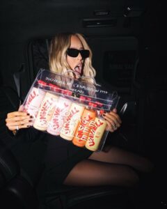 Alexandra Cooper Height, Weight, Age, Boyfriend, Husband, Family ...