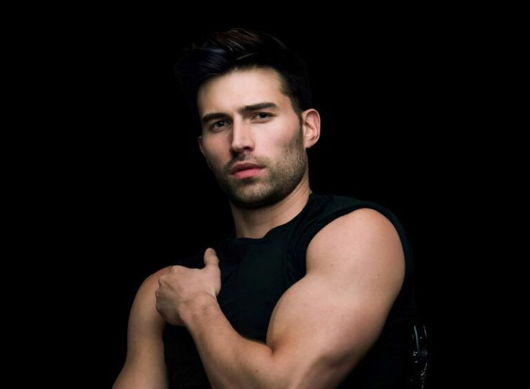 Derek Dixon (Actor) Height, Biography » StarsUnfolded