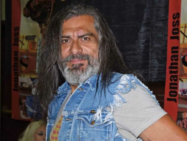 Derek Dixon (Actor) Height, Biography » StarsUnfolded