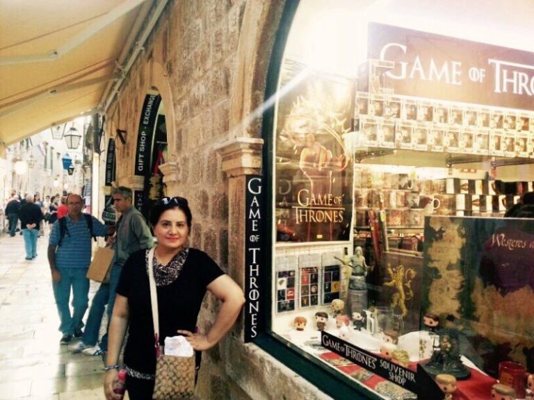 Jasmeen Manzoor Age, Husband, Family, Biography » StarsUnfolded