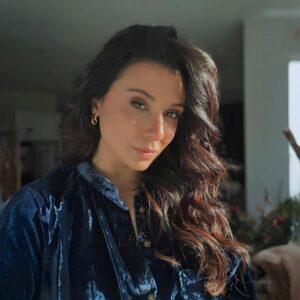 Emily Shah Height, Age, Husband, Family, Biography » StarsUnfolded