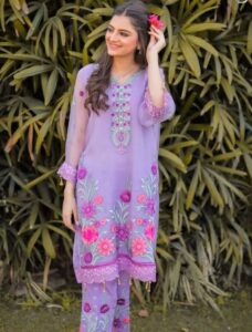Muzna Massod Malik Height, Age, Boyfriend, Husband, Family, Biography ...