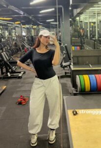 Samreen Kaur Height, Age, Boyfriend, Family, Biography » StarsUnfolded